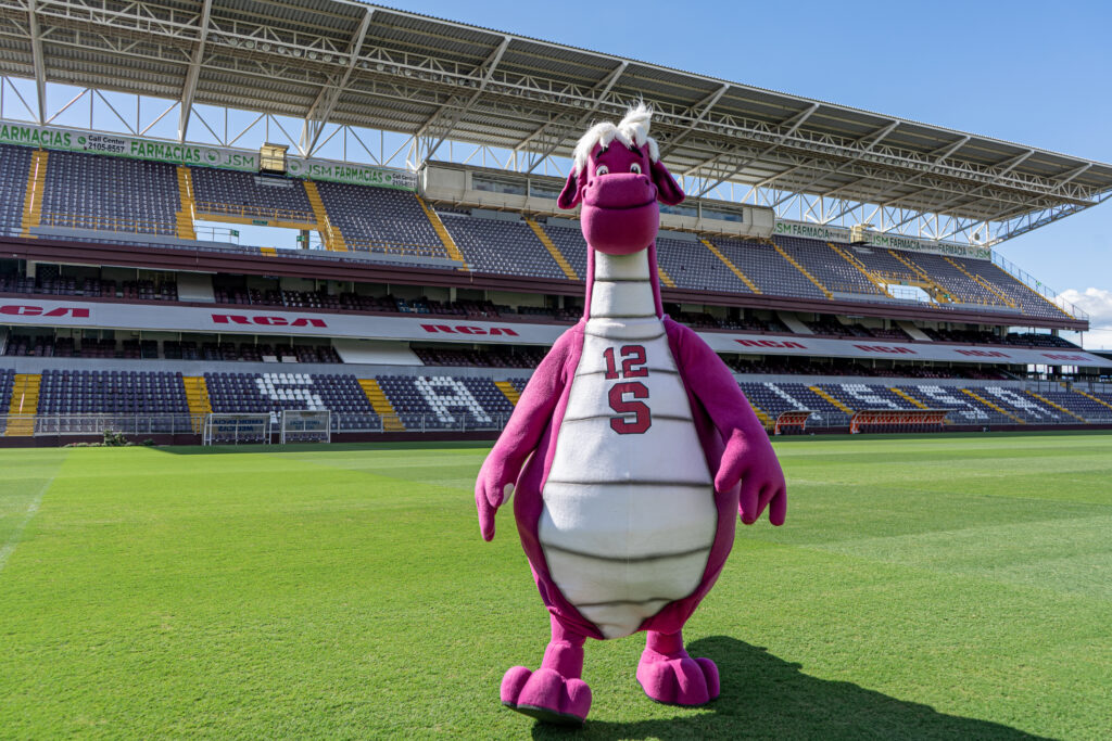 Saprissa estrenó mascota previo al Clásico. – Sensación Deportiva